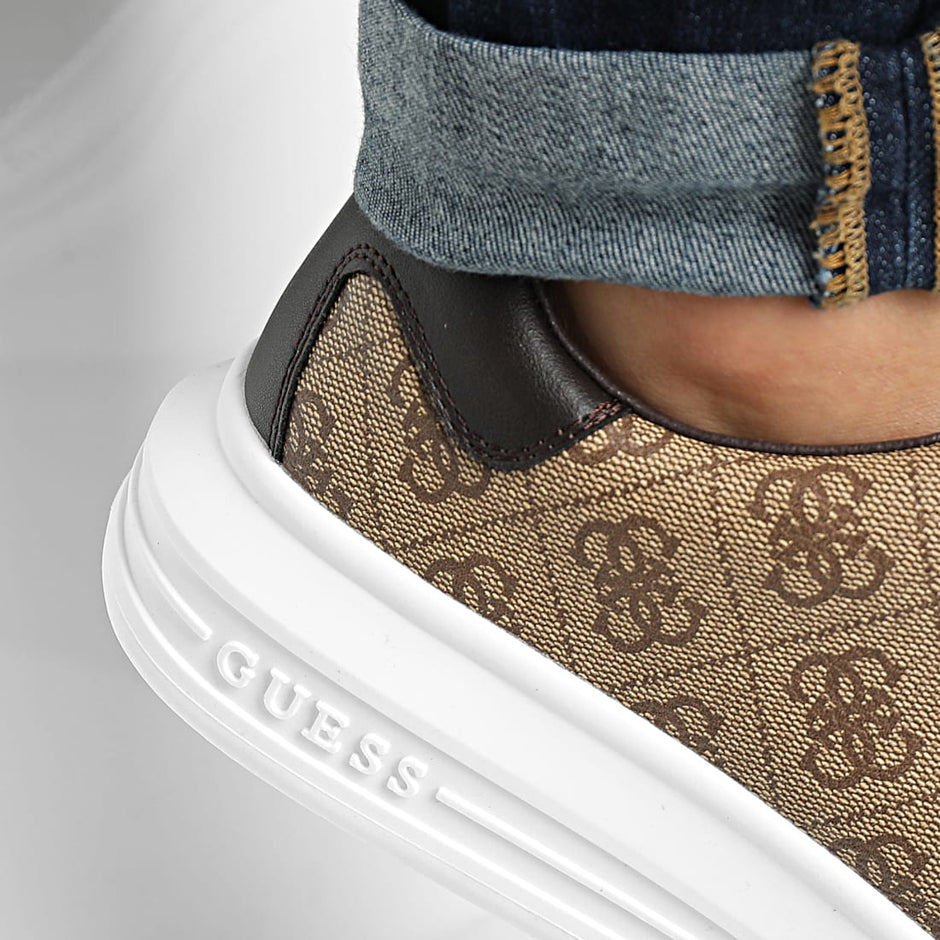 GUESS OUTLET - Ropa, Accesorios, Zapatos | ENVIO 24h – Pasarela Roja